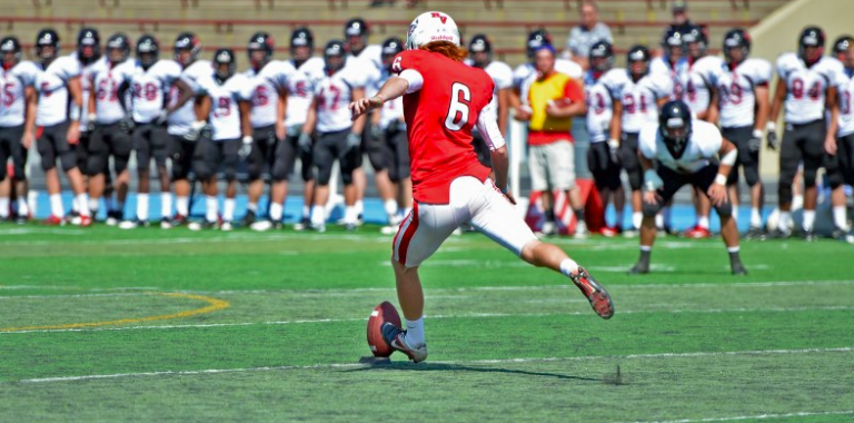 SOU Football Advances to Quarterfinals – The Siskiyou