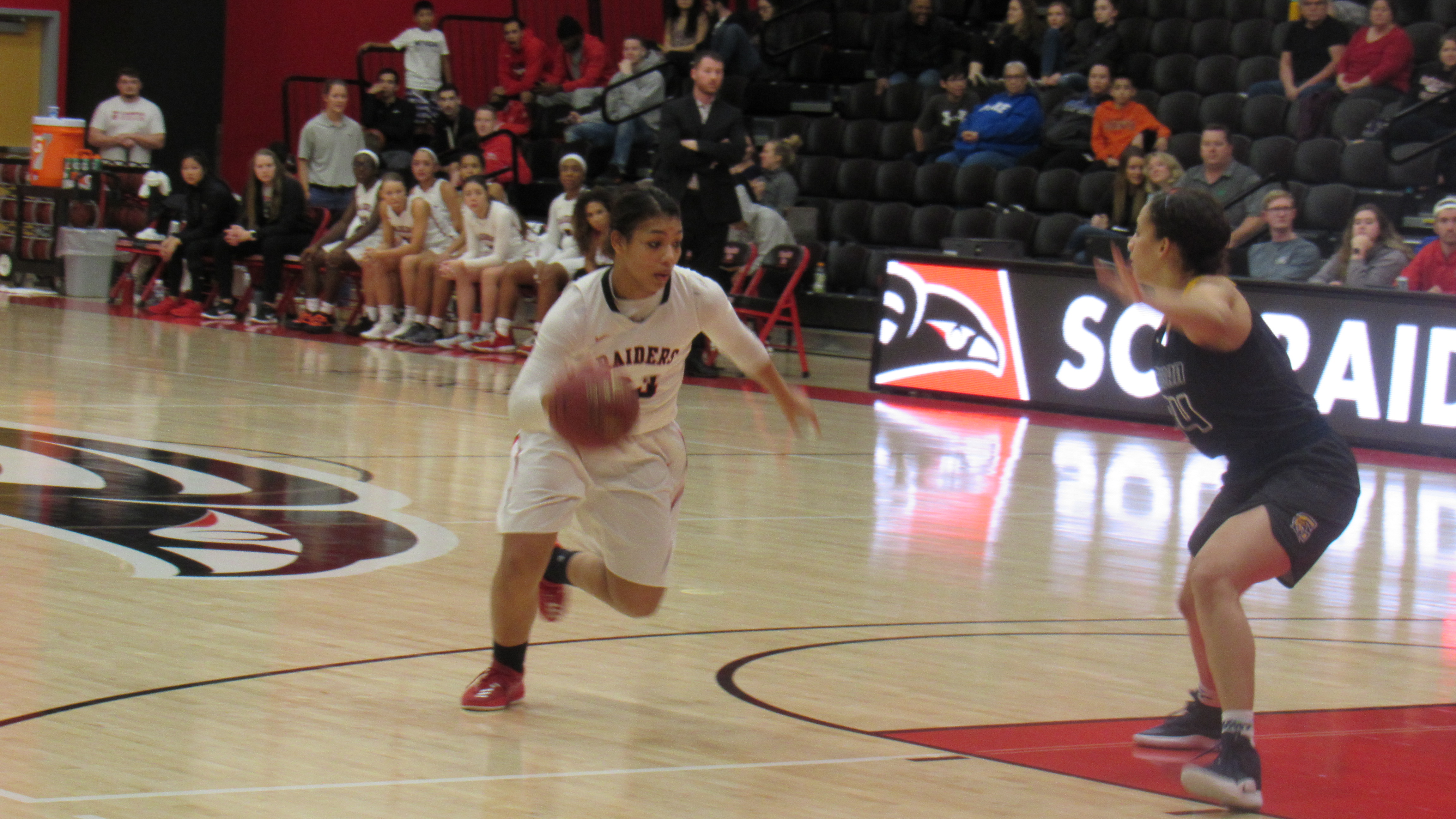 SOU basketball teams win 1 out of 4 home games – The Siskiyou