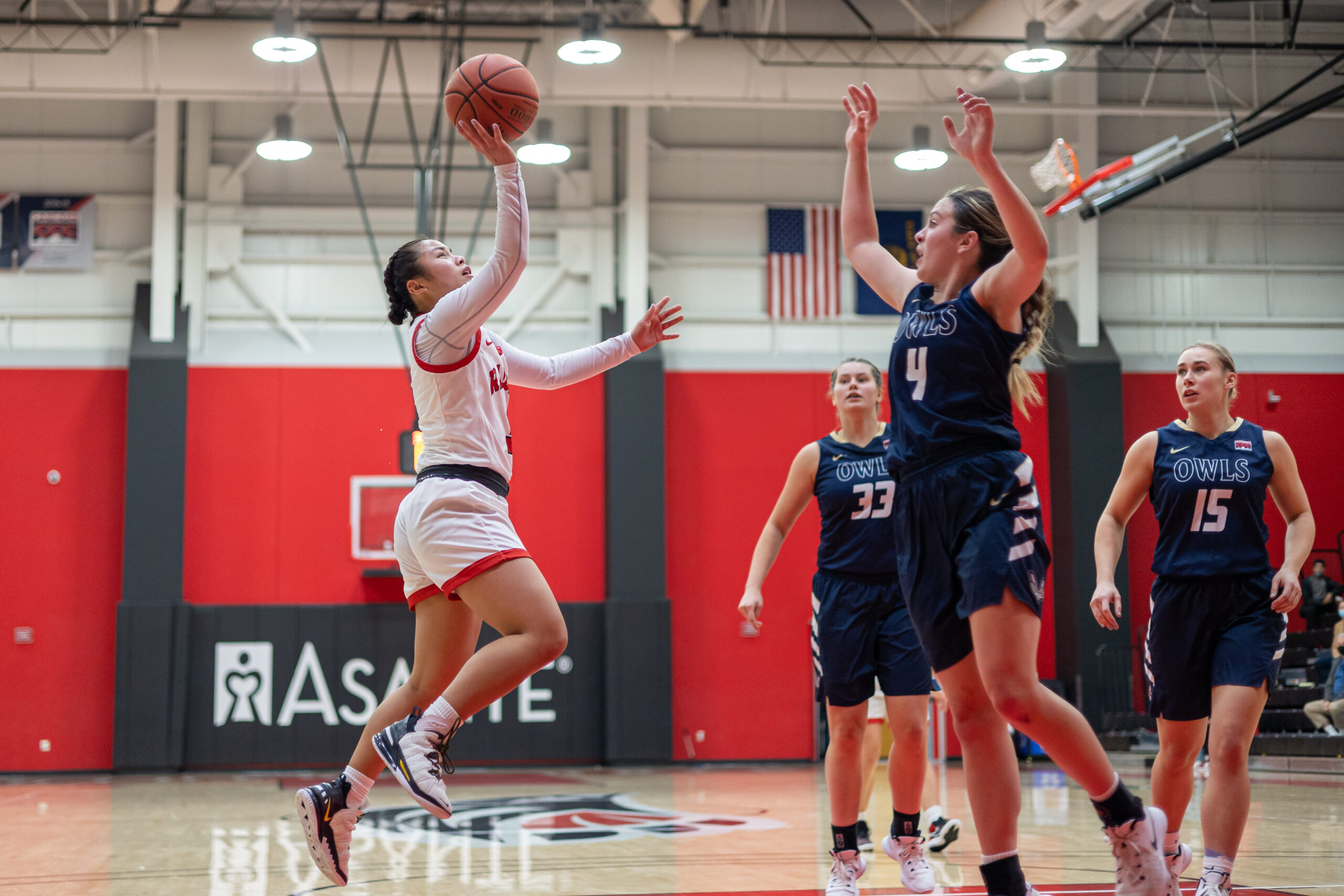 Raider Basketball Split Conference Opener Against OIT – The Siskiyou