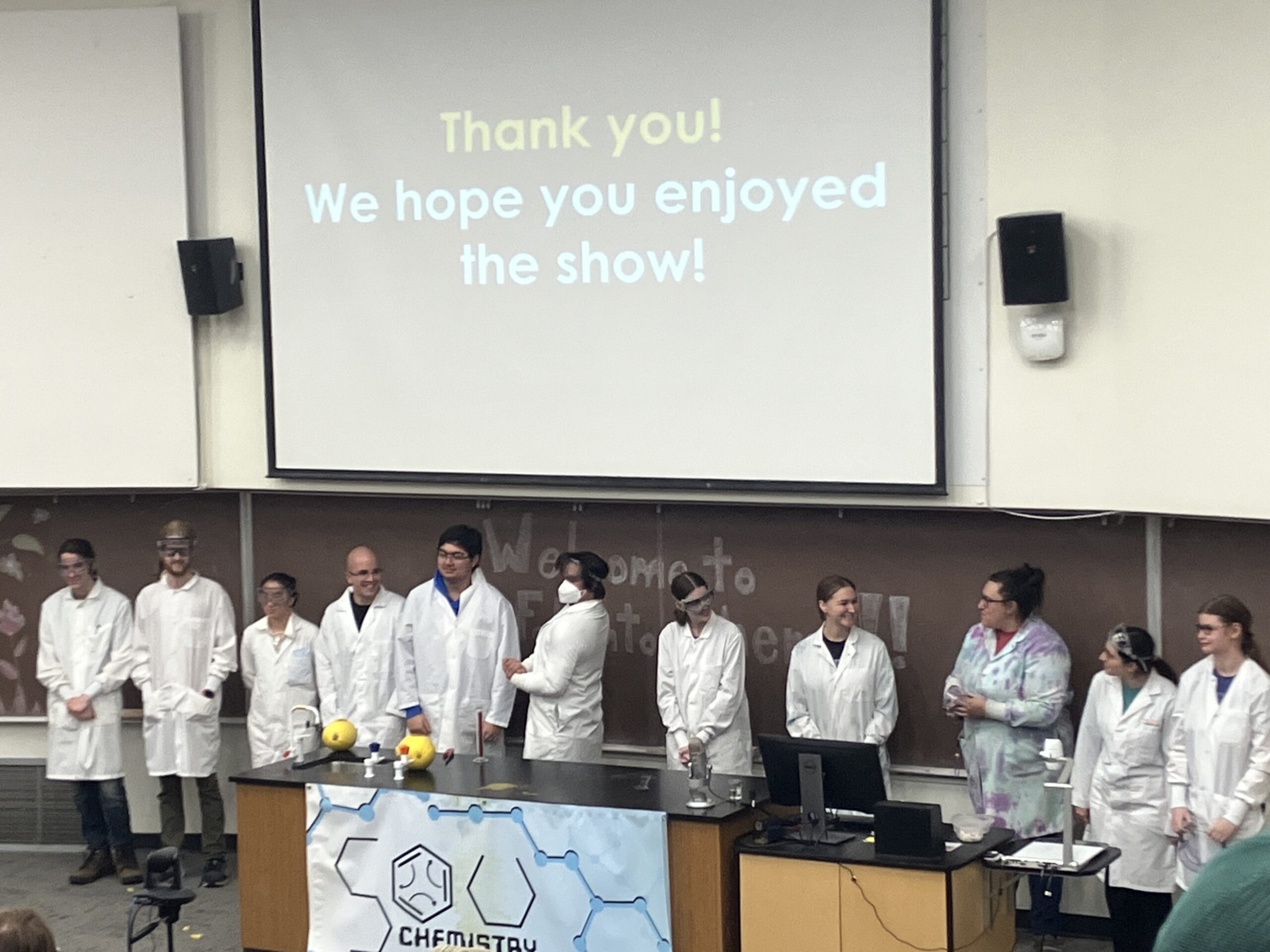 Falling Into Chemistry with the Chem Club – The Siskiyou